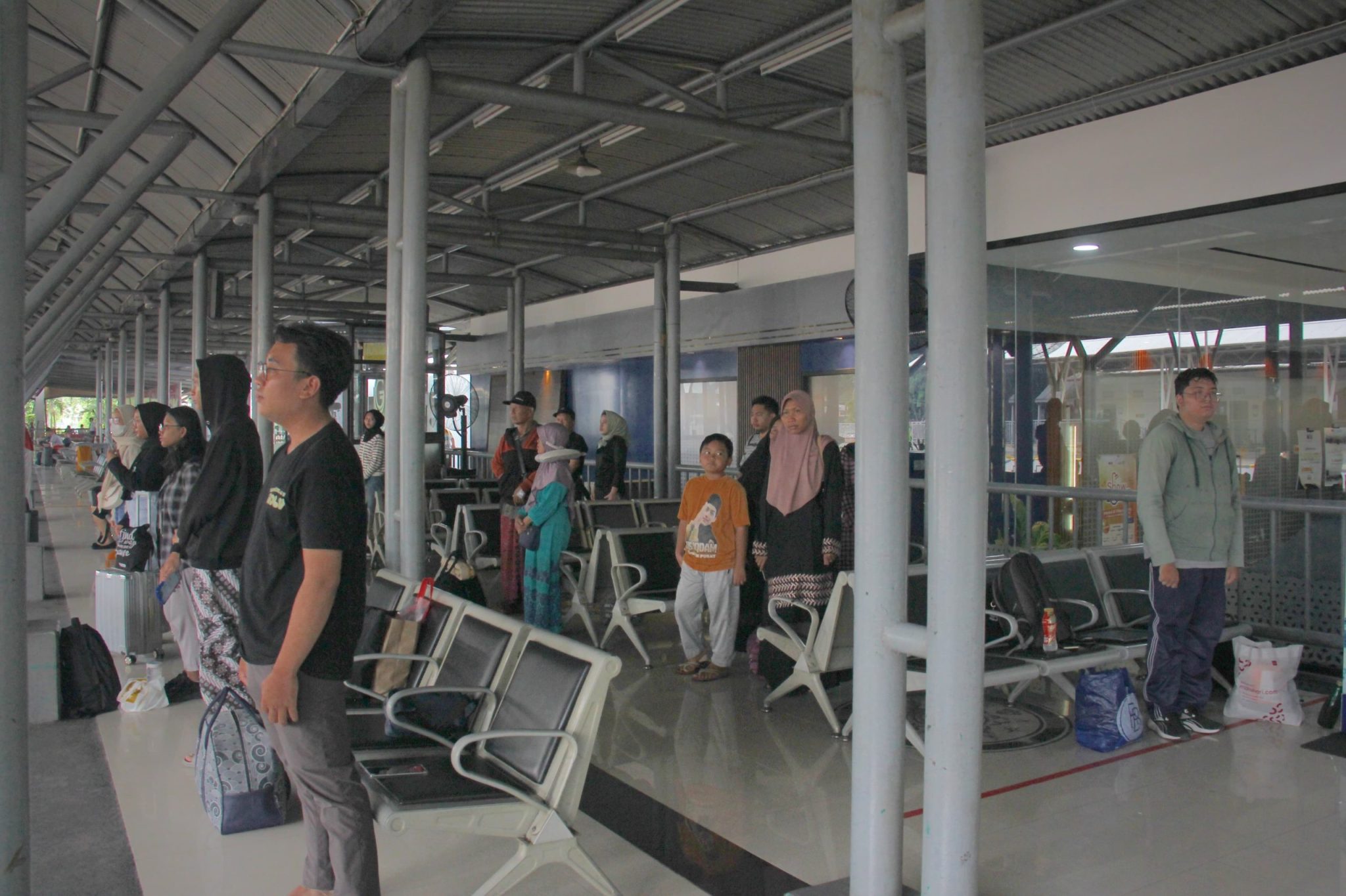Bikin Merinding! KAI Daop 1 Jakarta Kumandangkan Indonesia Raya Tiap ...